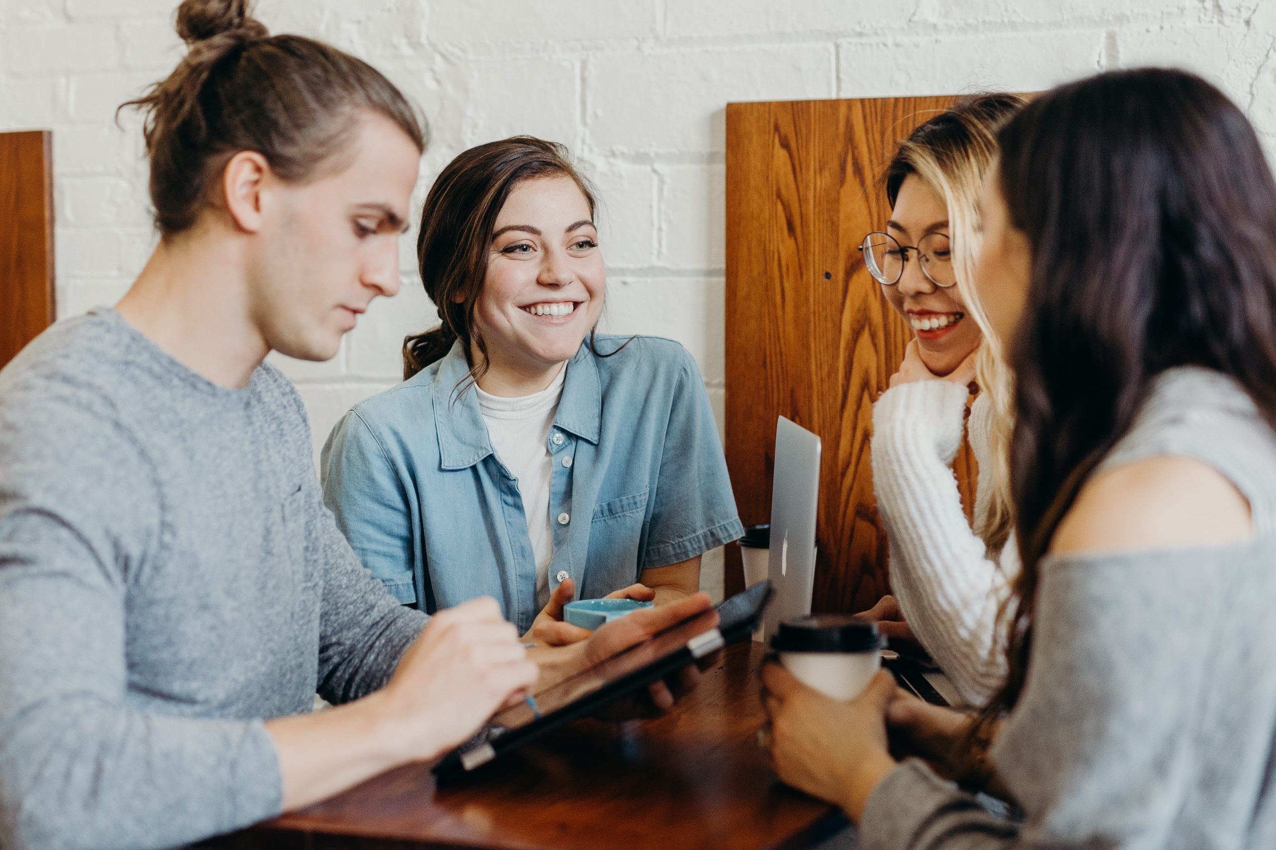 La communication interpersonnelle à Lyon – Agence Miroir
